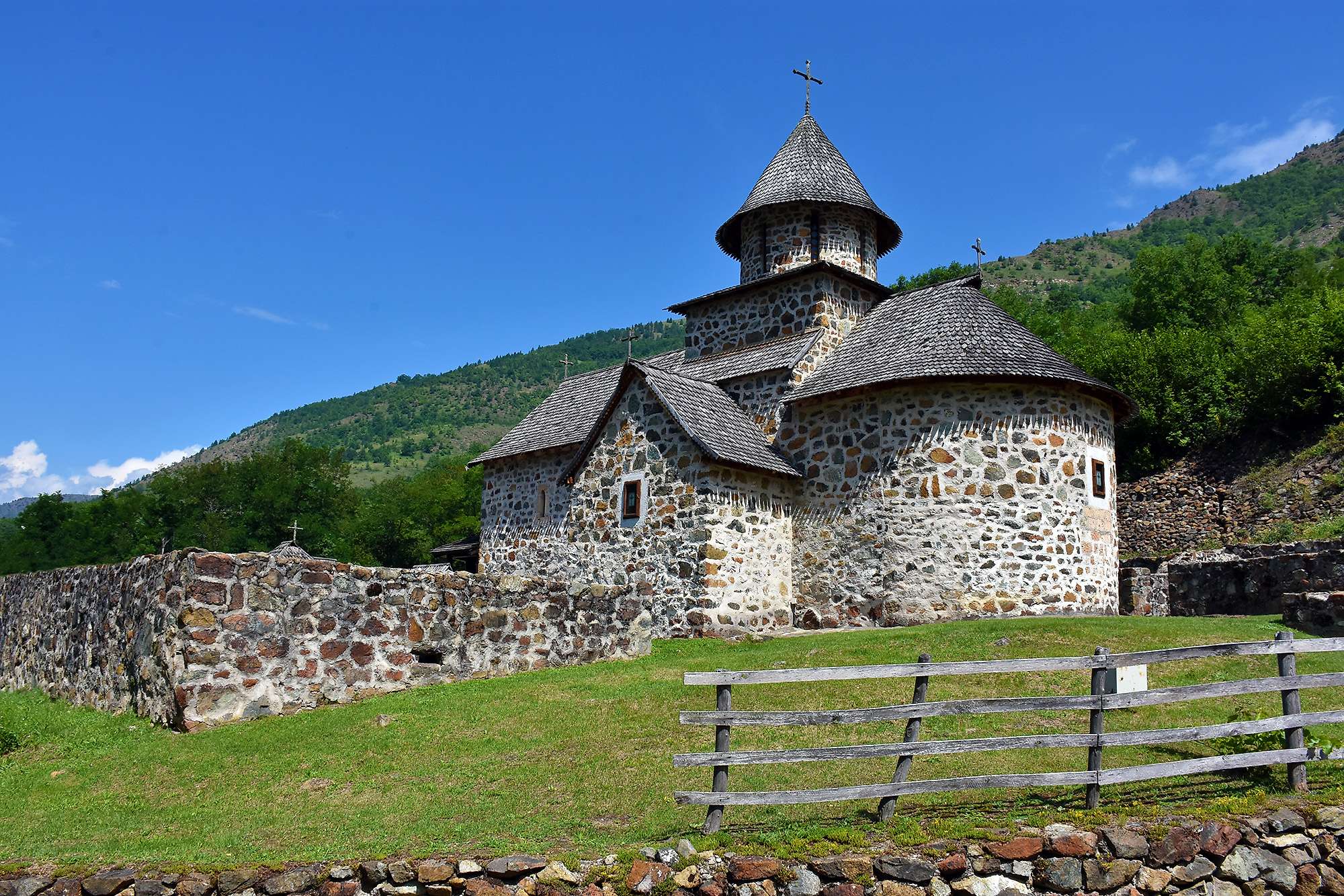 Otkrijte Srbiju : Manastir Uvac - Biodom