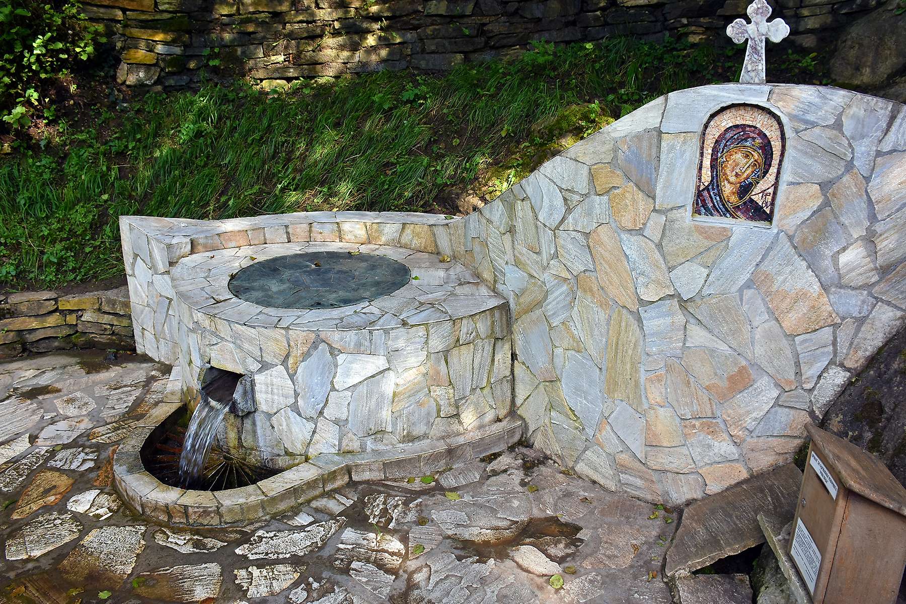 Otkrijte Srbiju : Manastir Gradac - Biodom