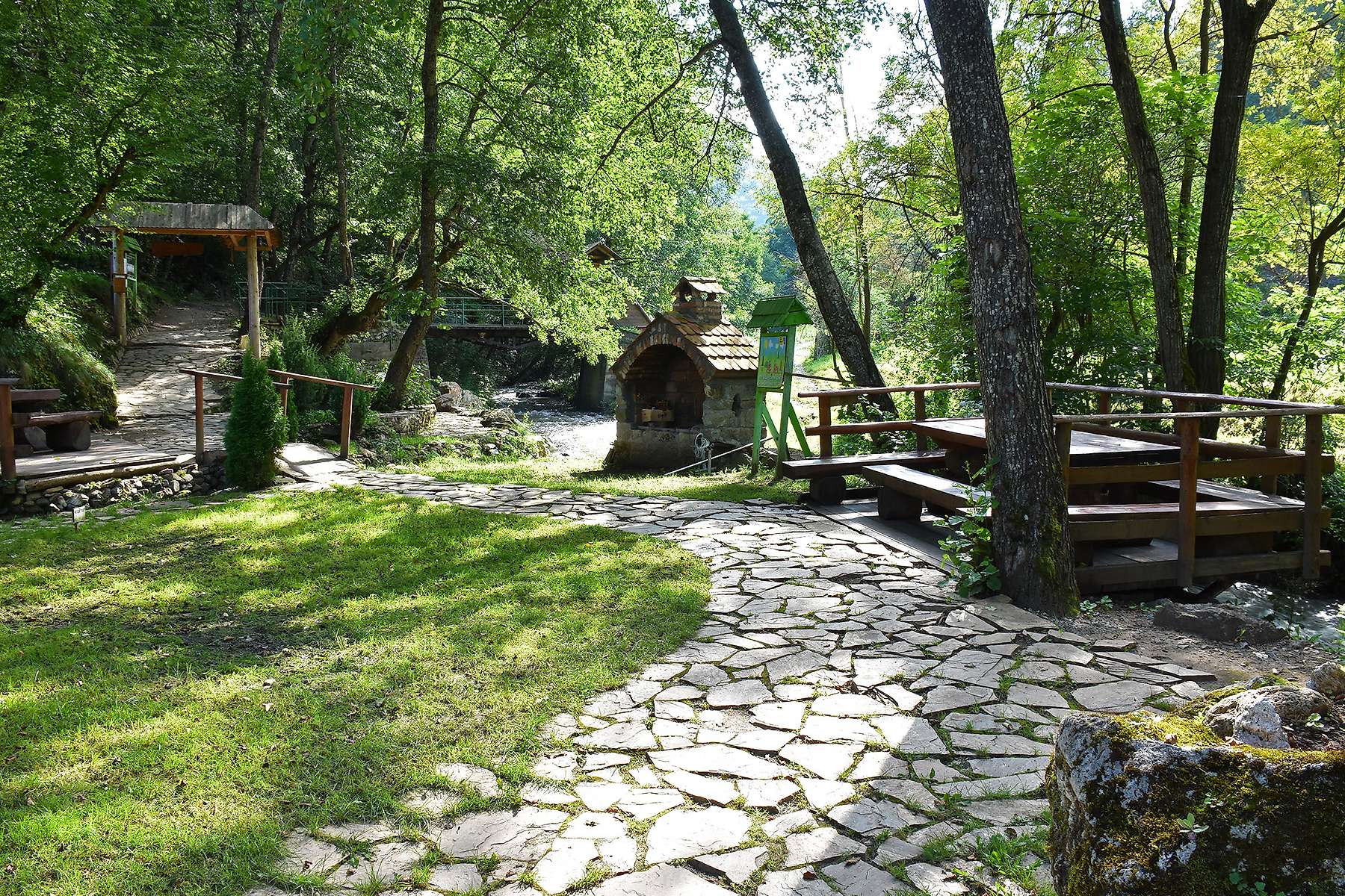Otkrijte Srbiju : Manastir Gradac - Biodom