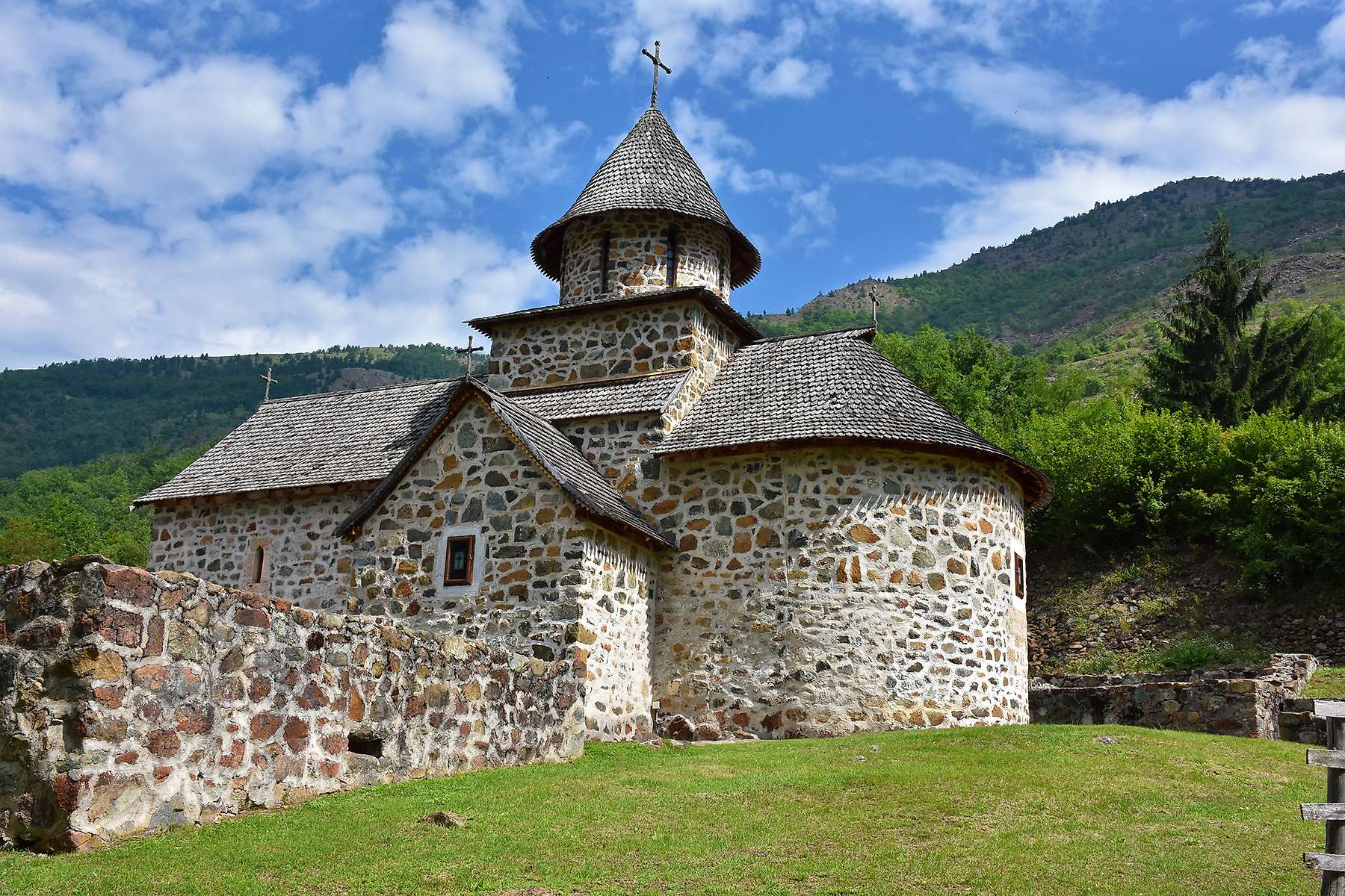 Otkrijte Srbiju : Manastir Uvac - Biodom