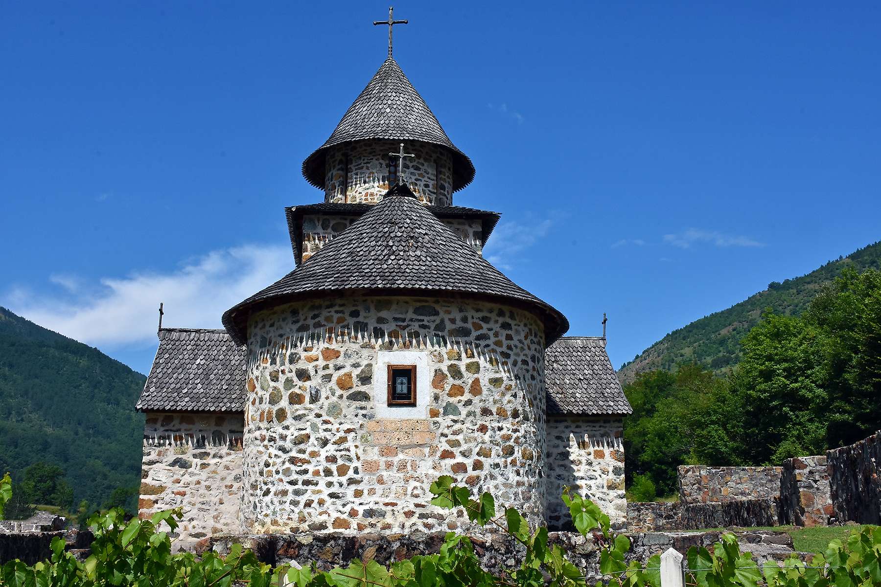 Otkrijte Srbiju : Manastir Uvac - Biodom